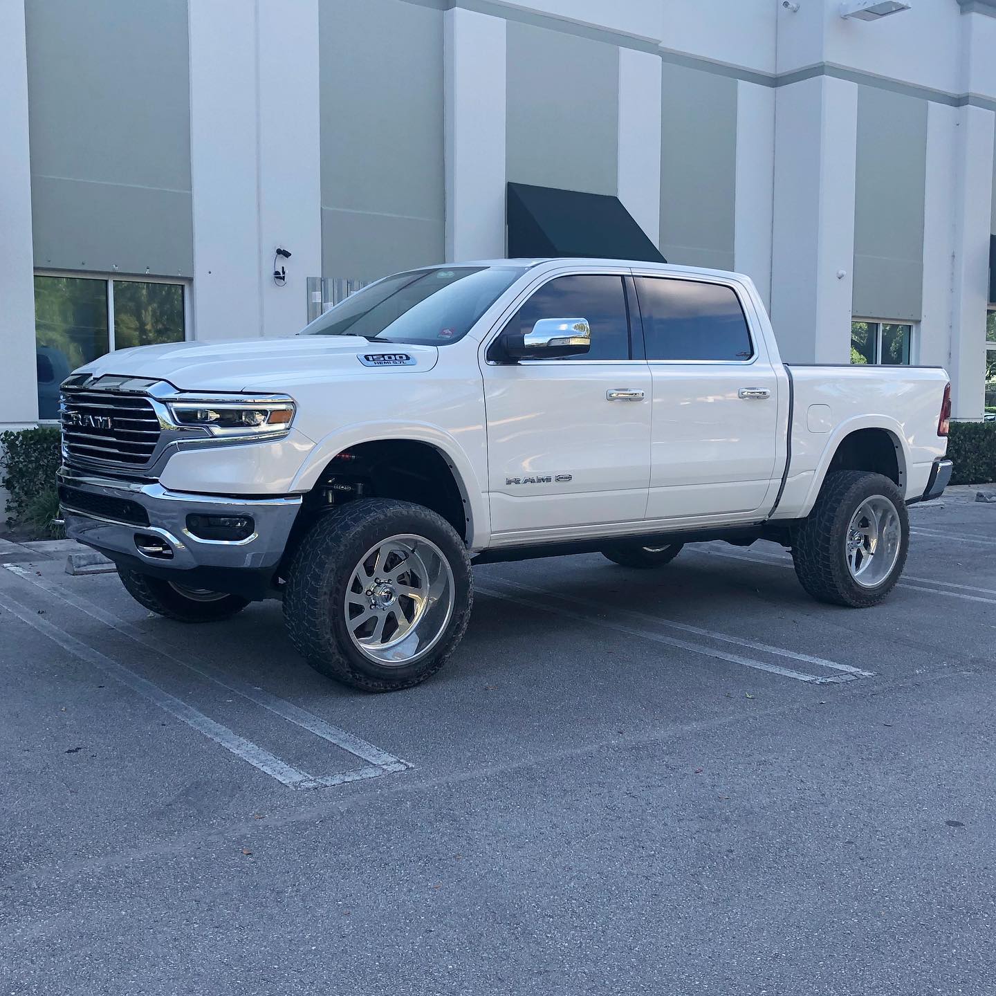 2019 Dodge Ram 1500 White Fuel Off-Road Forged FF39