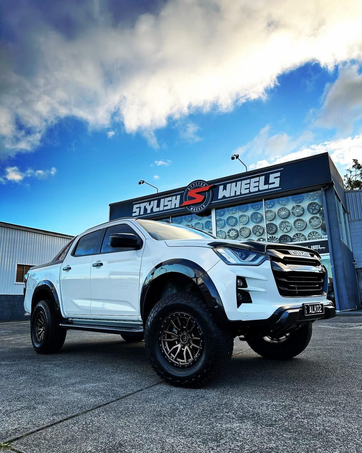 10 Best Aftermarket Wheels for Isuzu D-MAX | Wheel Front