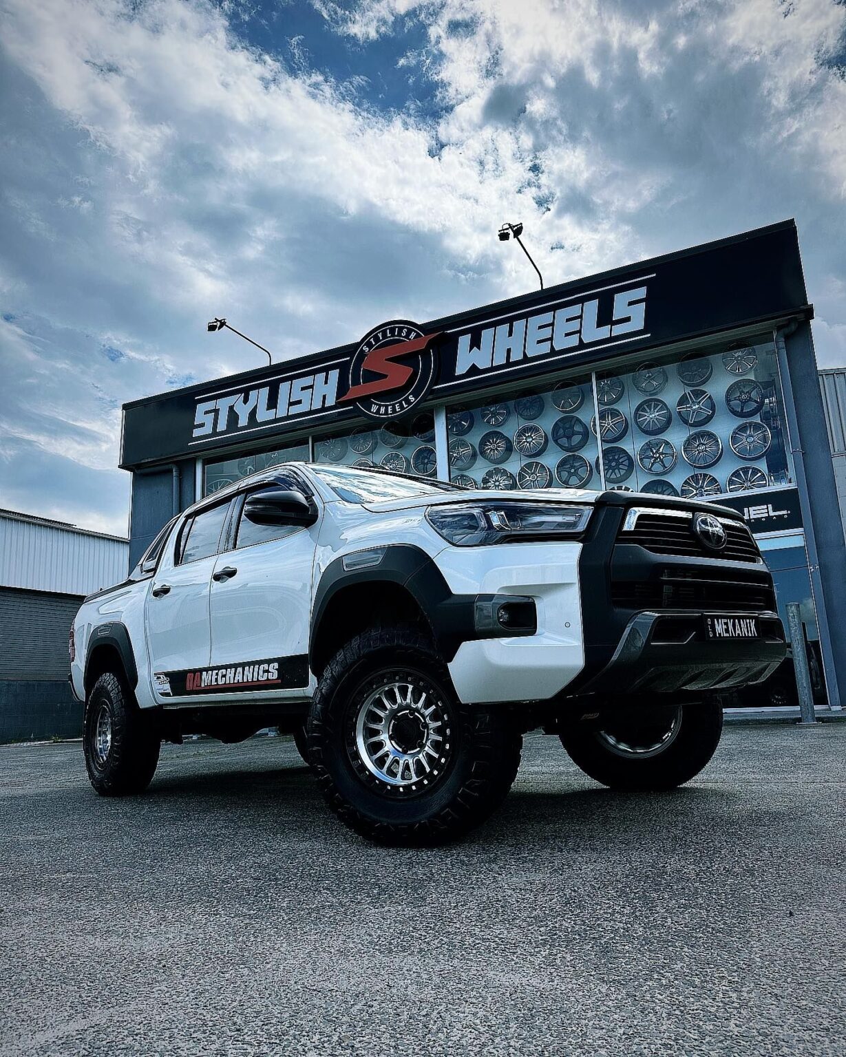8 Best Aftermarket Wheels for Toyota Hilux | Wheel Front