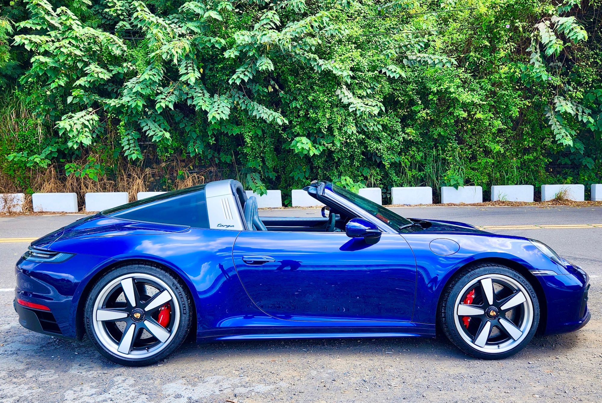 Porsche 911 Carrera 992 Blue Forgeline FU3C