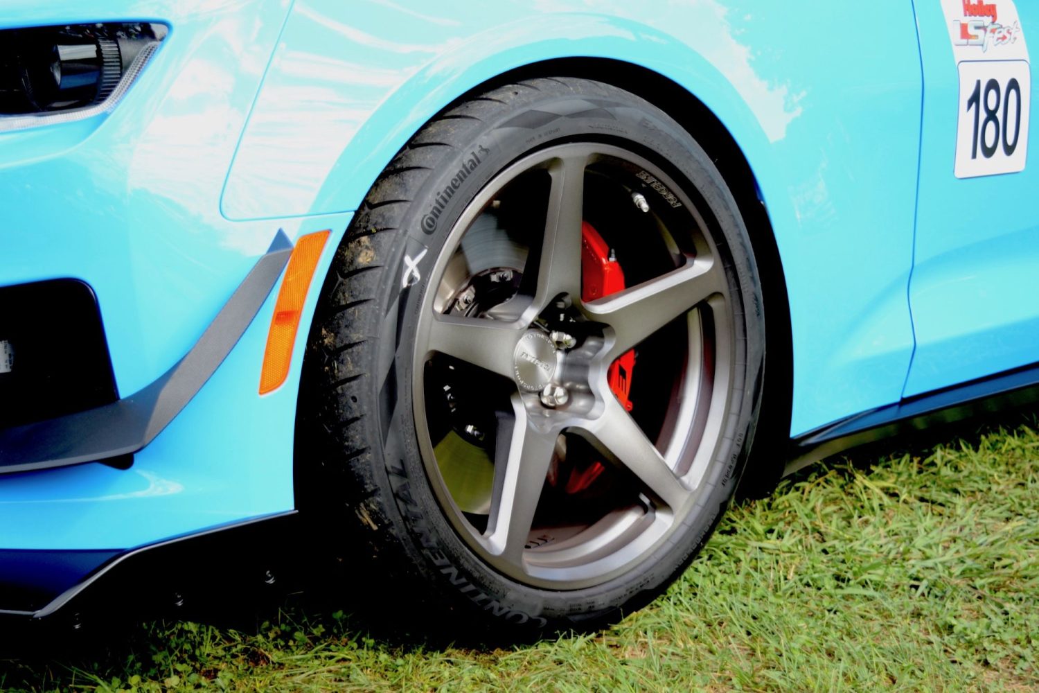 Chevrolet Camaro ZL1 6th Gen Blue Forgeline CF1 Open Lug | Wheel Front