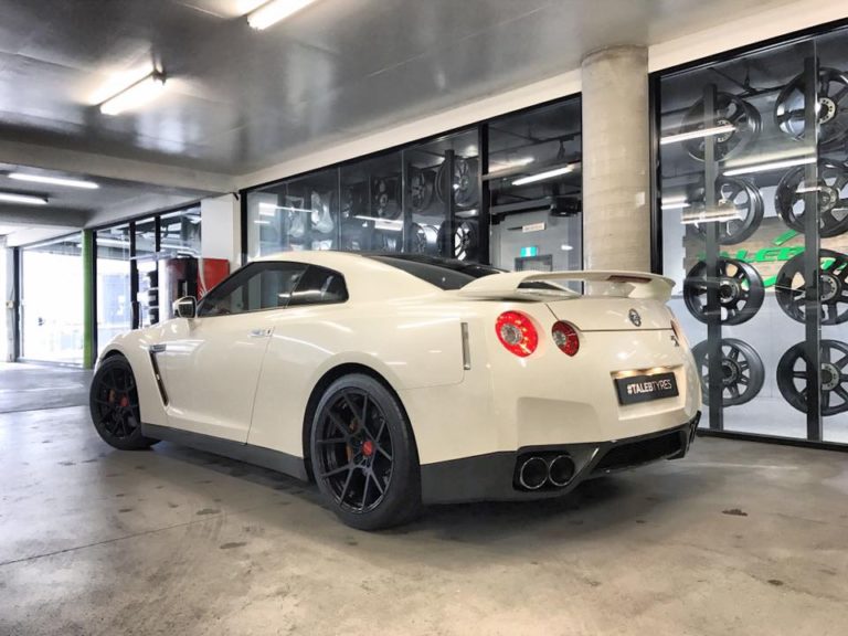Nissan GT-R R35 White Rotiform KPS | Wheel Front