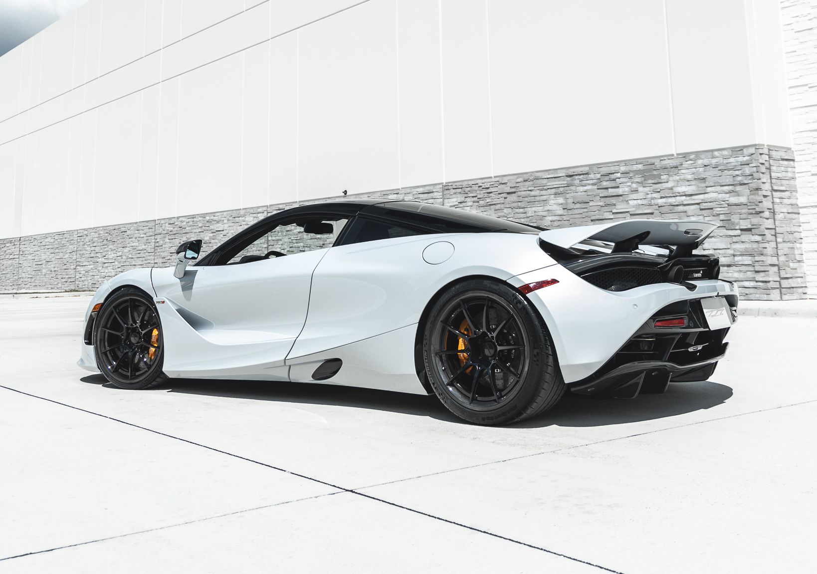 McLaren 720S White Forgeline Carbon+Forged CF205