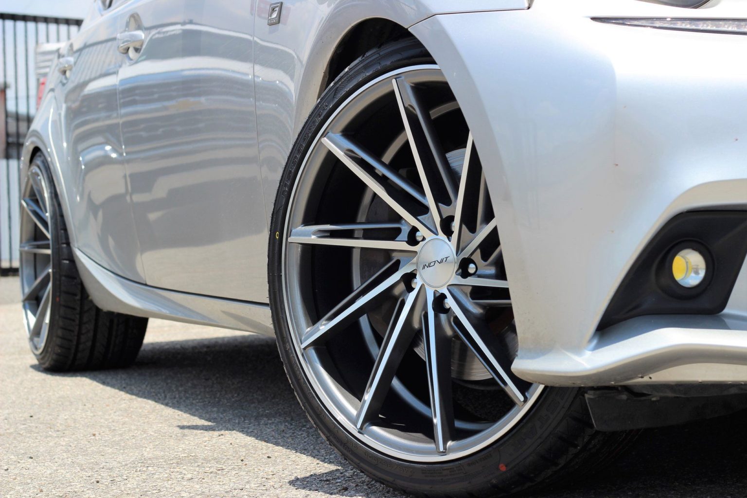 Lexus IS250 Silver Inovit Turbine | Wheel Front