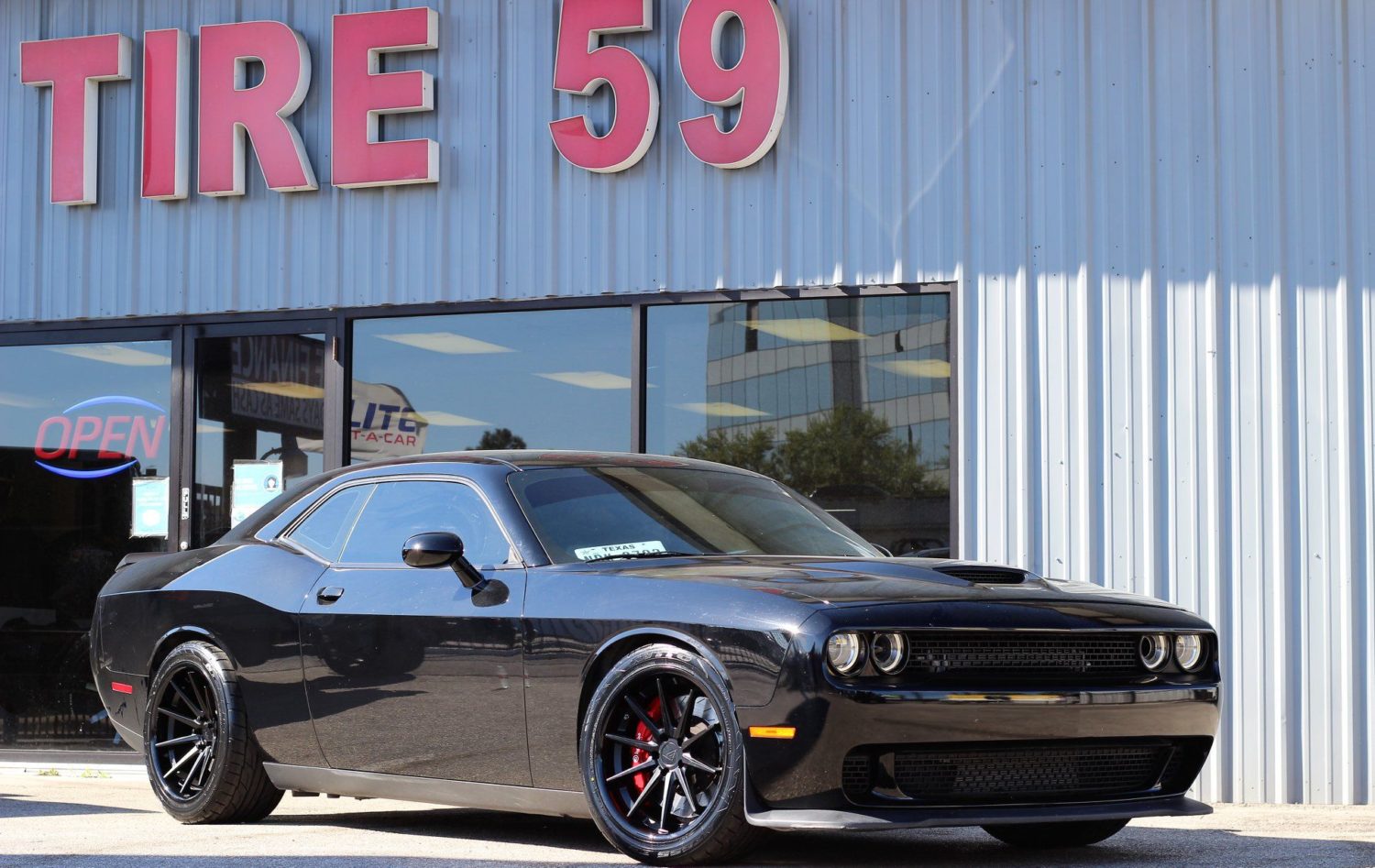 2017 Dodge Challenger Black Ferrada FR4 Wheel | Wheel Front