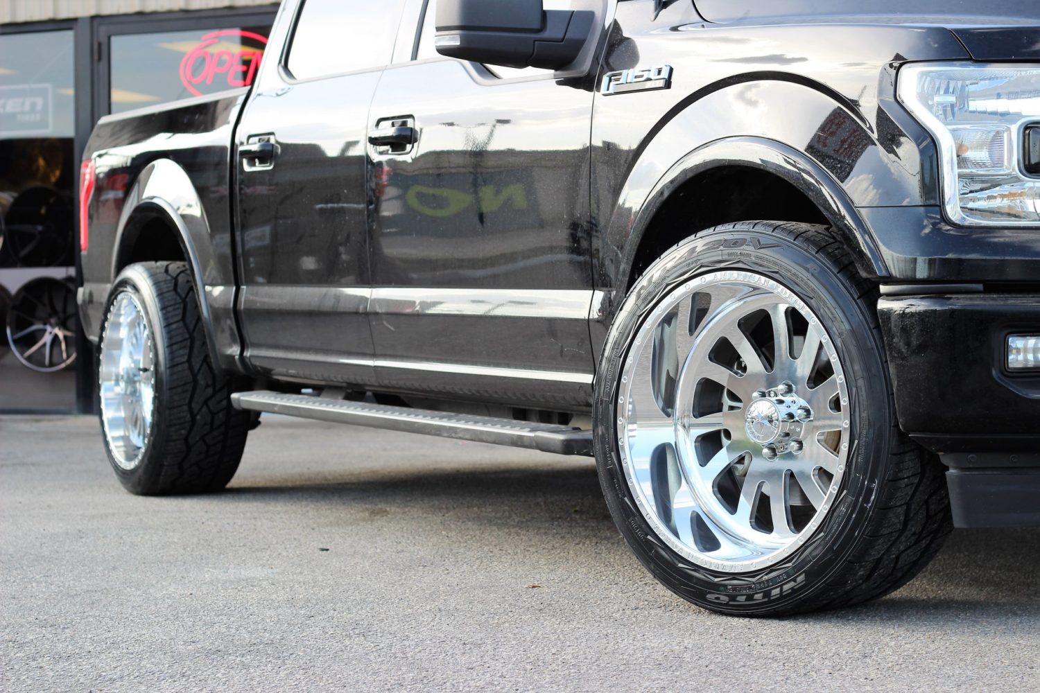 Ford F-150 Black American Force 74 Octane SS | Wheel Front