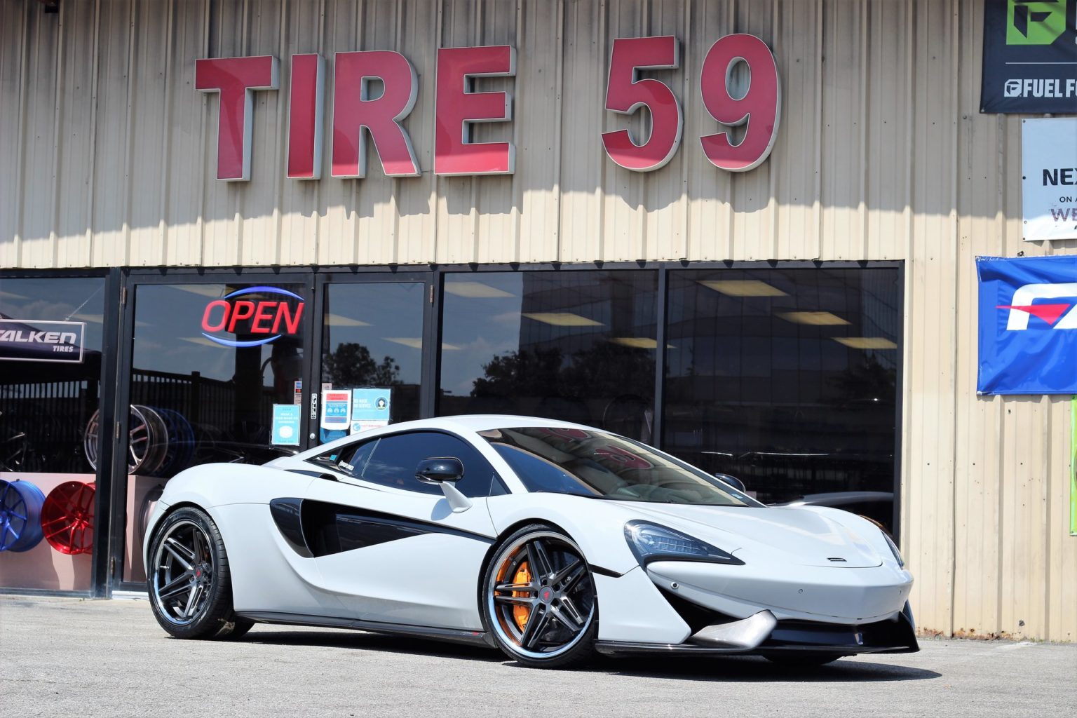McLaren 570S White Ferrada CM1 | Wheel Front