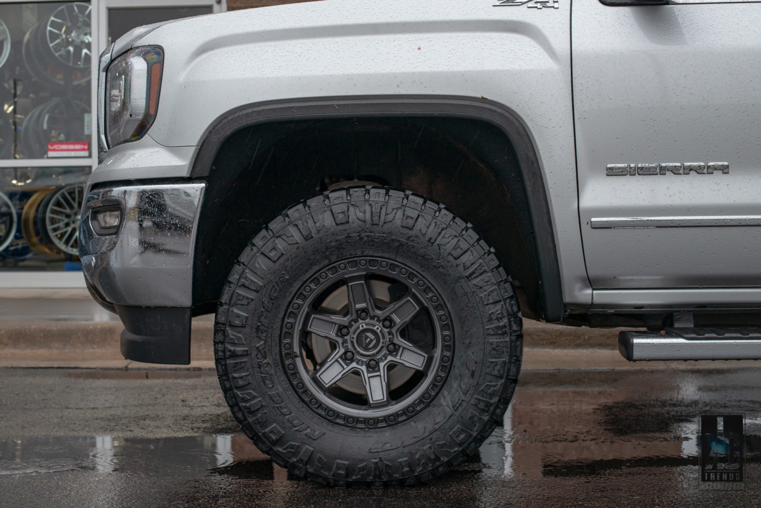 2018 GMC Sierra Grey Fuel Off-Road Kicker 6 D698 | Wheel Front