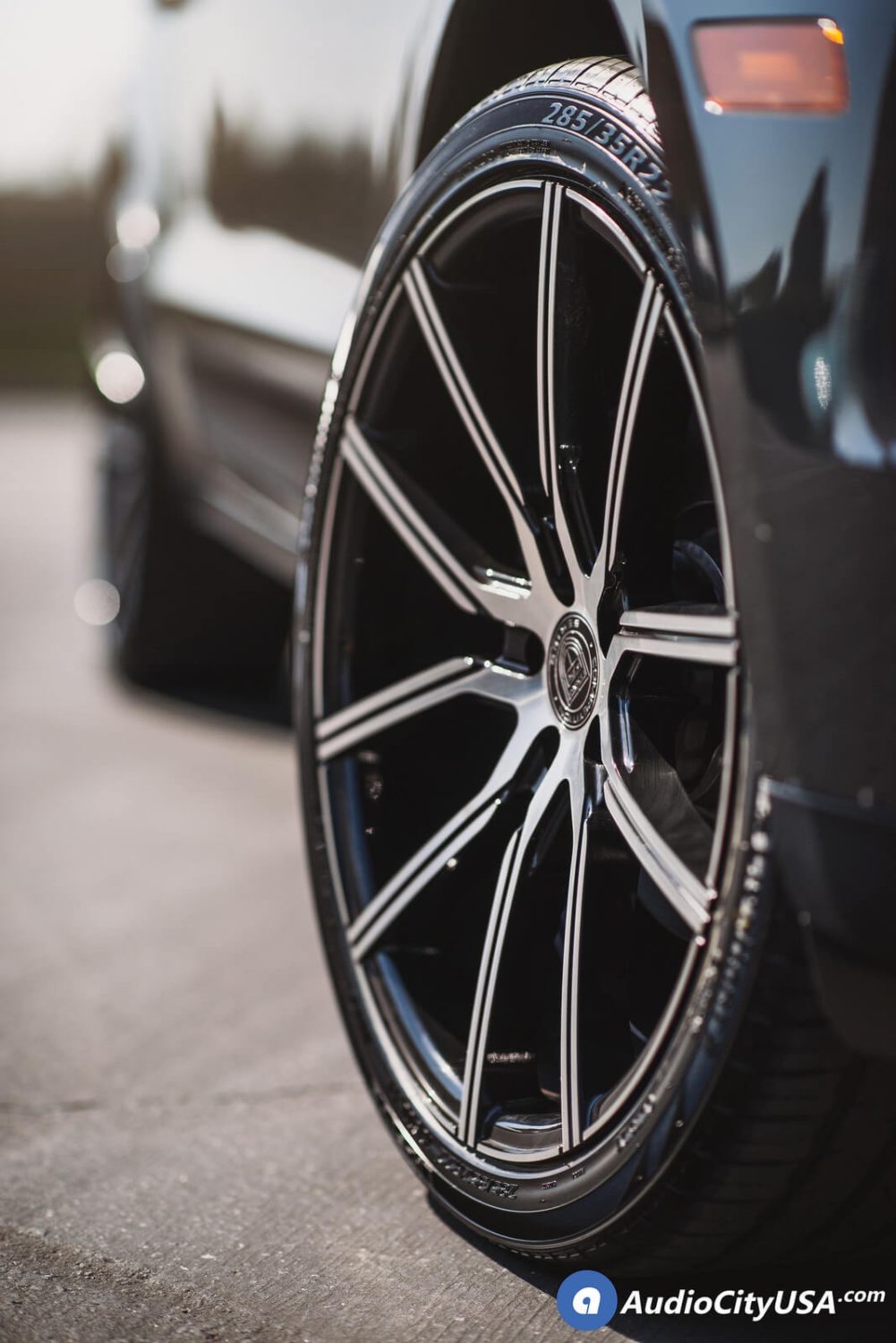 Porsche Macan Grey Lexani Gravity | Wheel Front