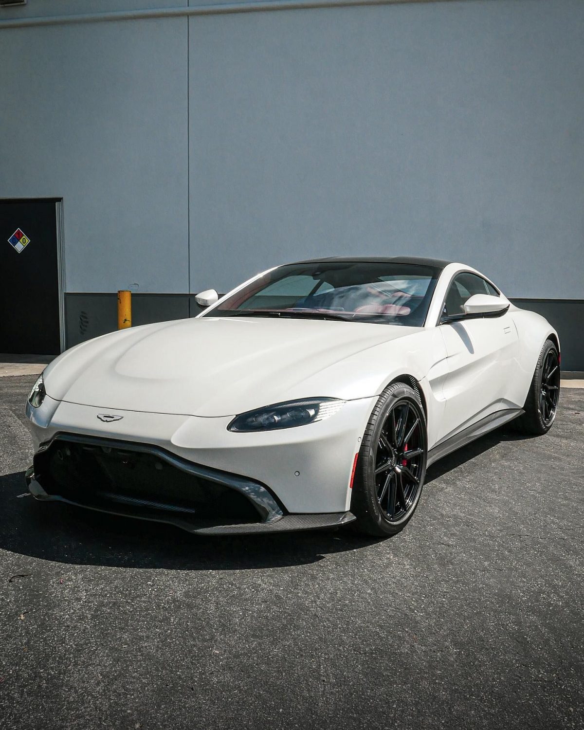Aston Martin Vantage White Vossen HF-3 | Wheel Front