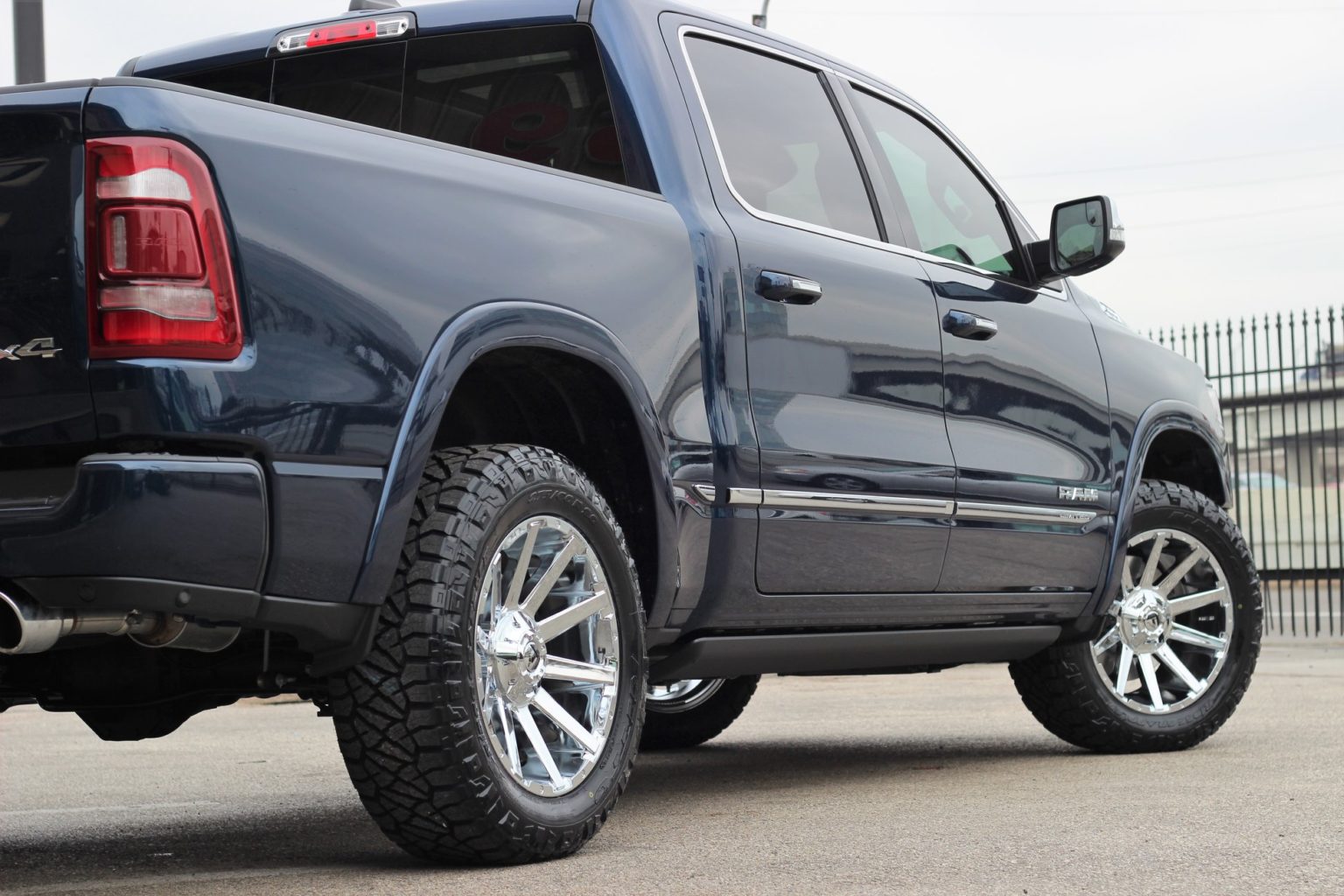 2019 Dodge Ram 1500 Blue Fuel Off-Road Contra D614 | Wheel Front
