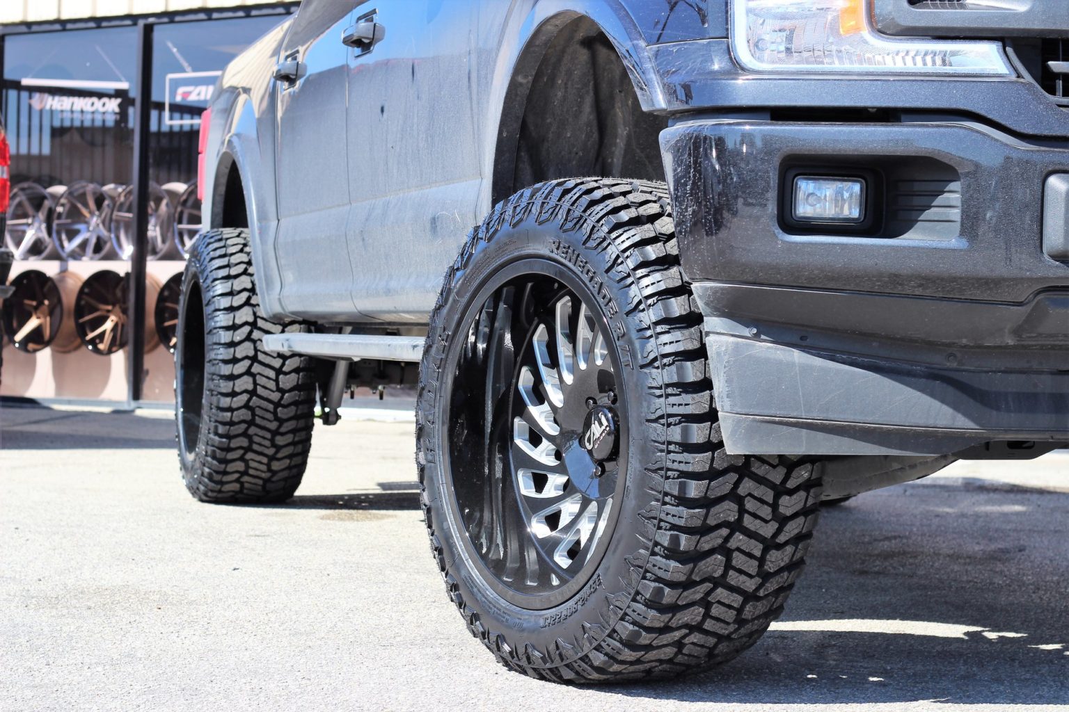 2019 Ford F-150 Black Cali Off-Road 9108 Switchback | Wheel Front