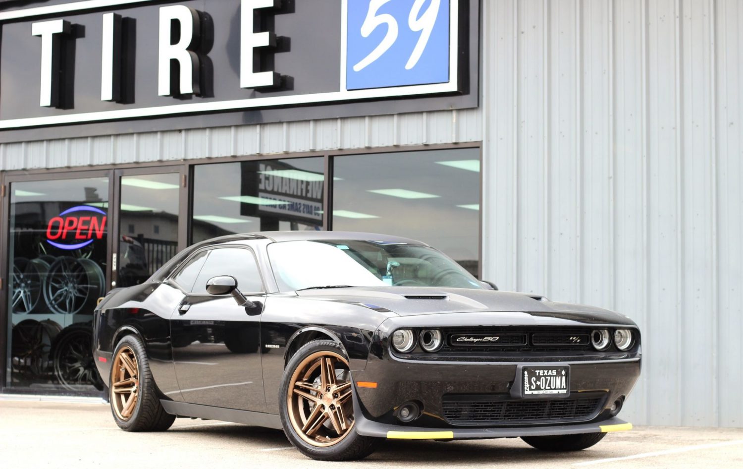 2022 Dodge Challenger Black Ferrada CM1 | Wheel Front