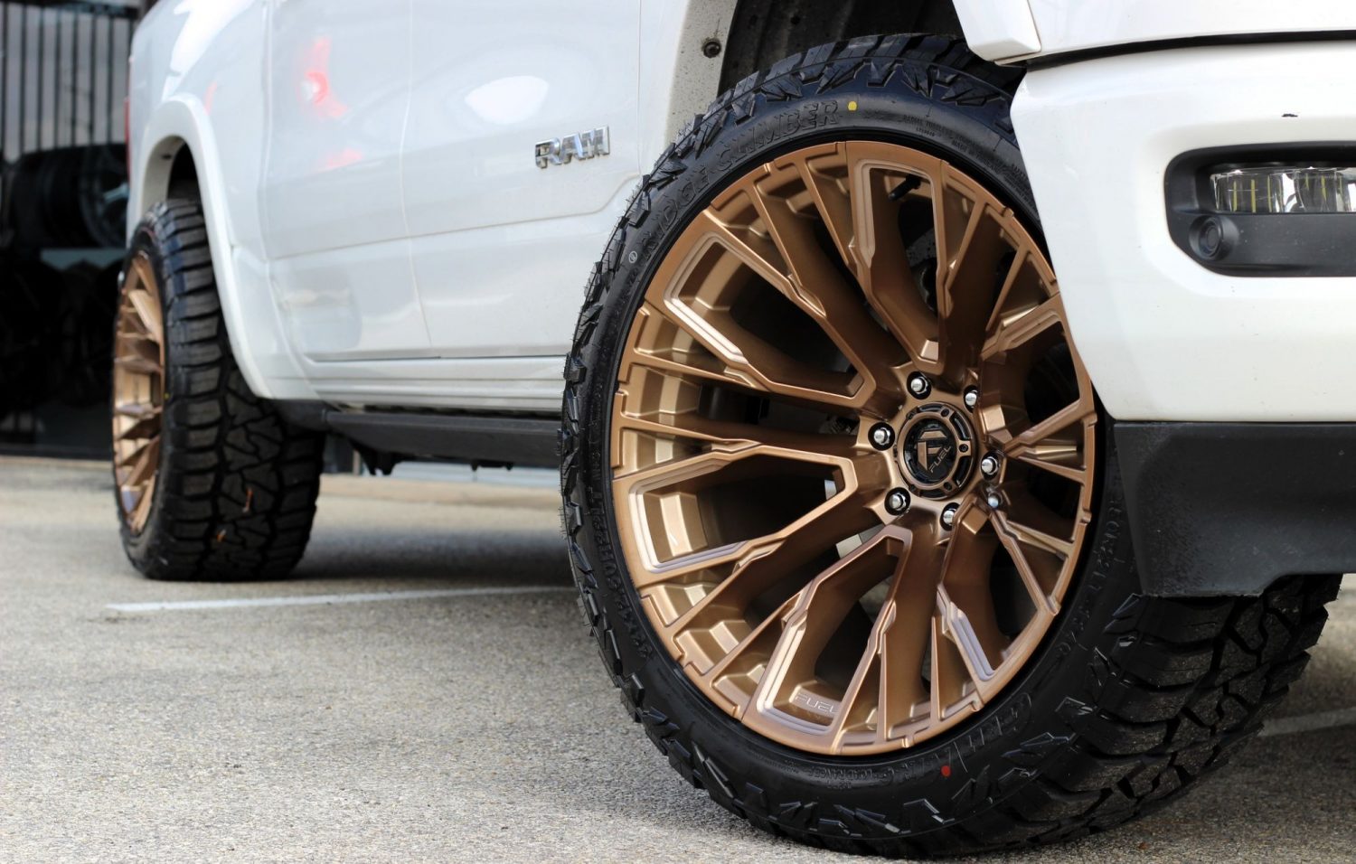 Dodge Ram White Fuel Off-Road Rebar 6 D850 | Wheel Front