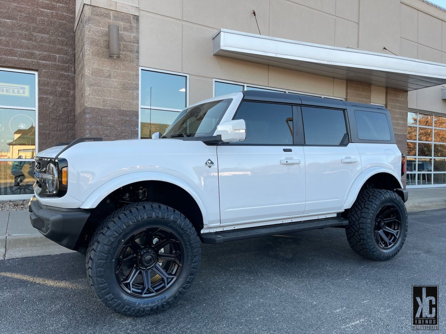 2022 Ford Bronco White Fuel Off-Road Siege D706 | Wheel Front