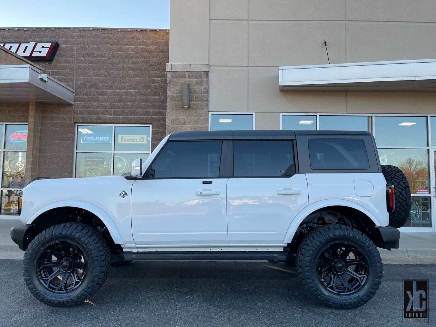 2022 Ford Bronco White Fuel Off-Road Siege D706 | Wheel Front