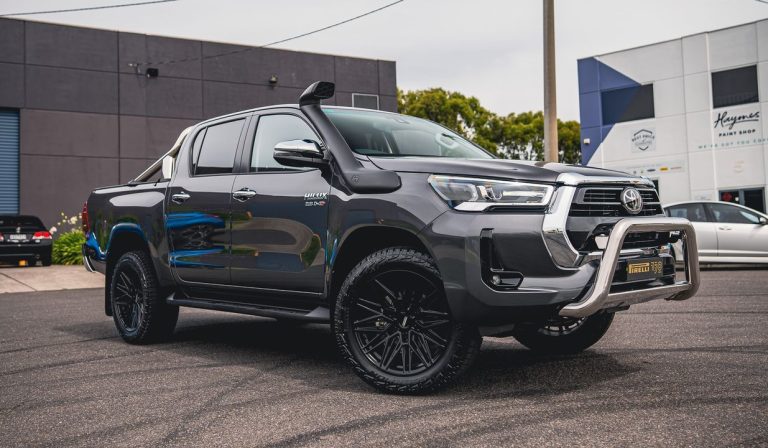 Toyota Hilux Grey Vossen HF6-5 | Wheel Front