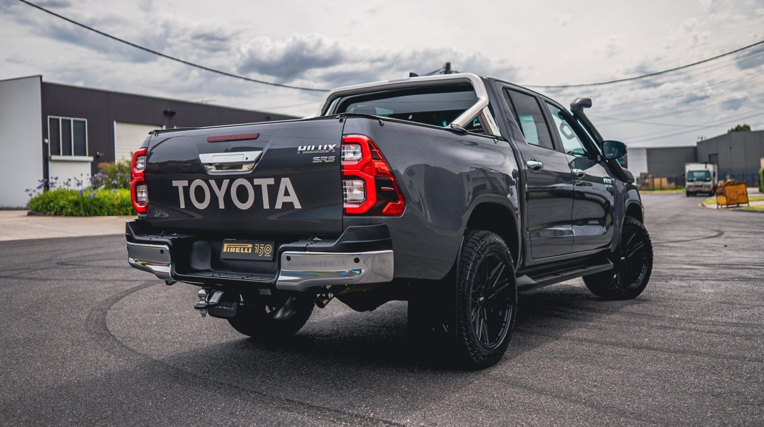 Toyota Hilux Grey Vossen HF6-5 | Wheel Front