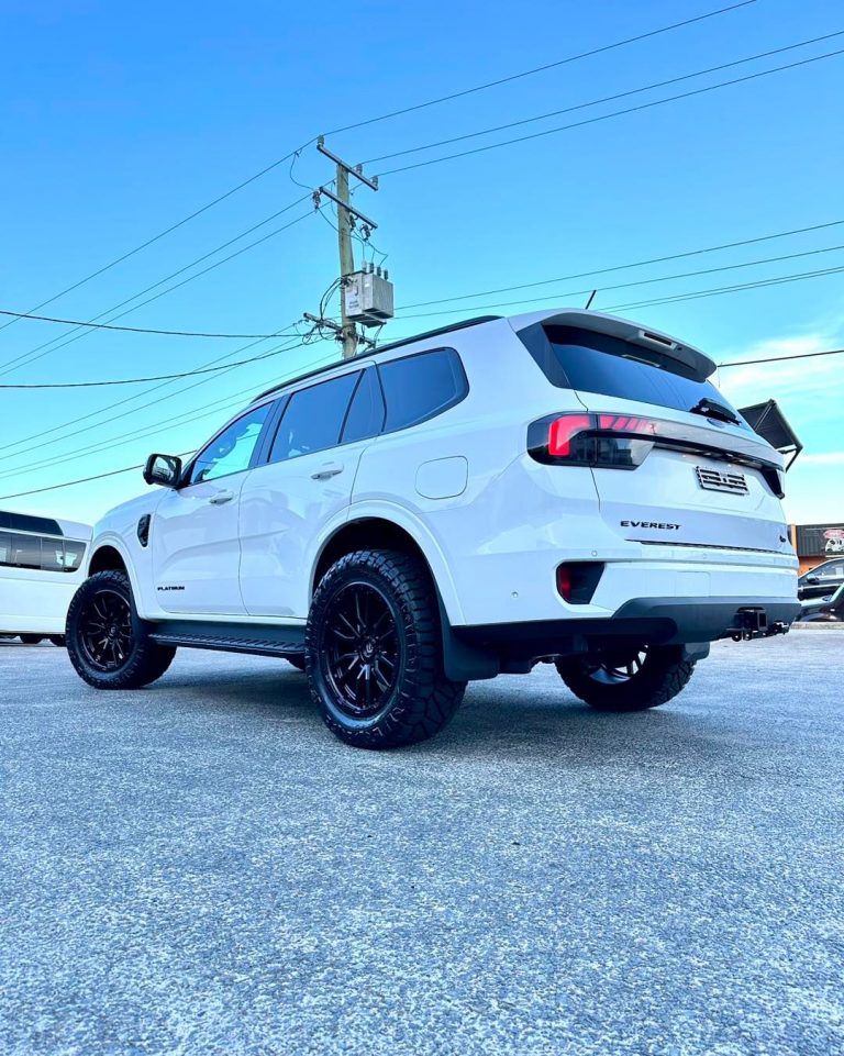 Ford Everest White Fuel Off-Road Rebel 6 D679 | Wheel Front