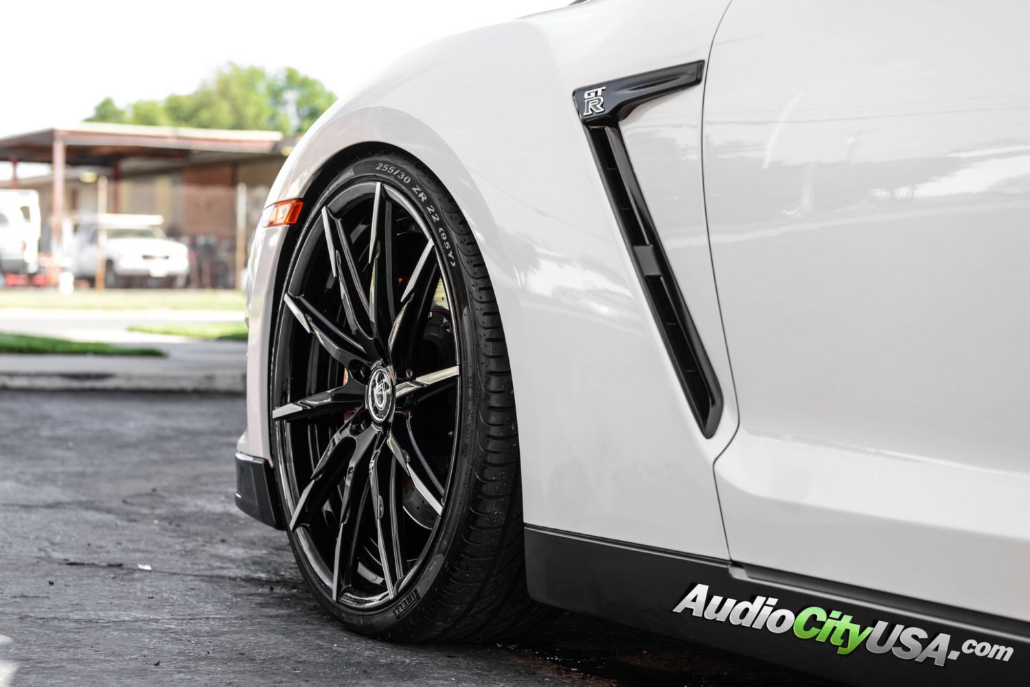 Nissan GT-R R35 White Lexani CSS-15 | Wheel Front