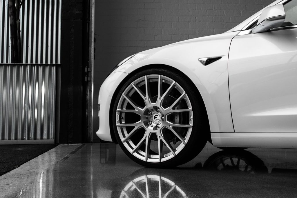 Tesla Model 3 White Forgiato Flow 001 | Wheel Front