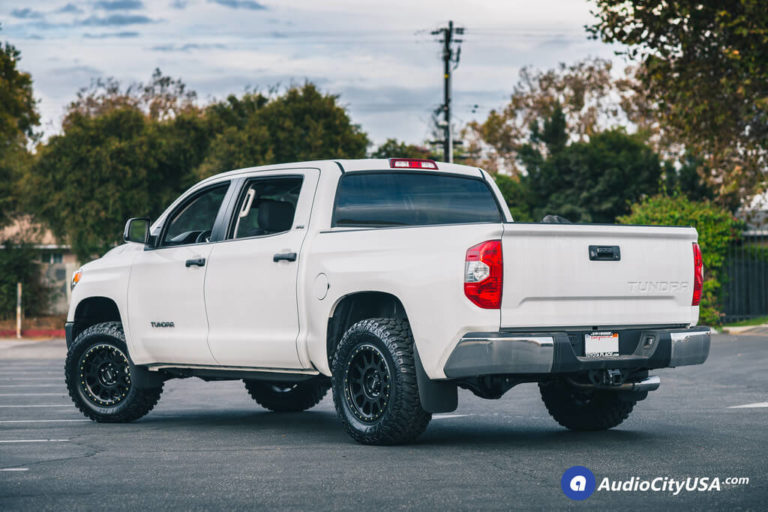 2017 Toyota Tundra White Method 305 NV | Wheel Front