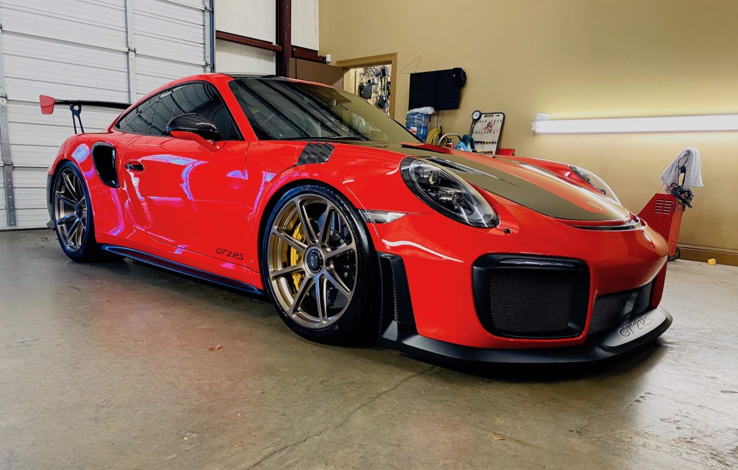 Porsche 911 GT2 RS 991 Red Forgeline GE1 | Wheel Front