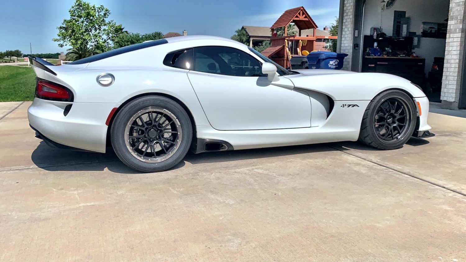 Dodge Viper White Forgeline GS1R-6 Beadlock | Wheel Front