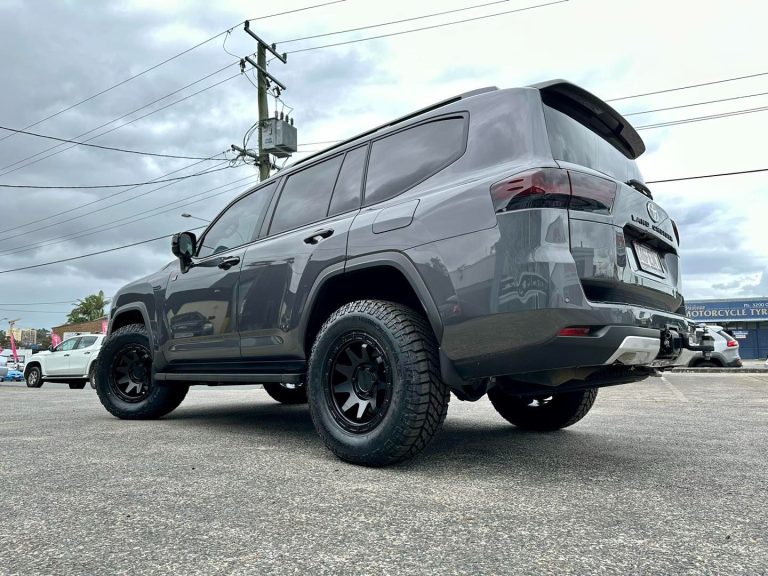 Toyota LandCruiser 300 Series Grey Method 317 | Wheel Front