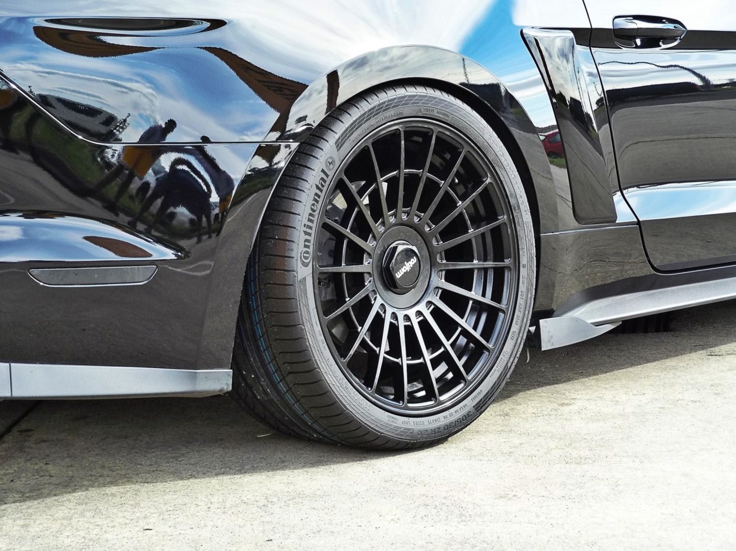 Ford Mustang S550 Black Rotiform LAS-R | Wheel Front