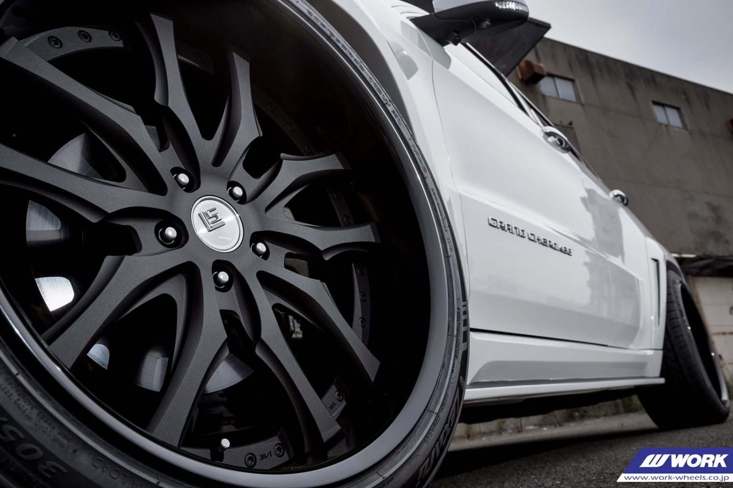 Jeep Grand Cherokee SRT White Work LS Paragon | Wheel Front