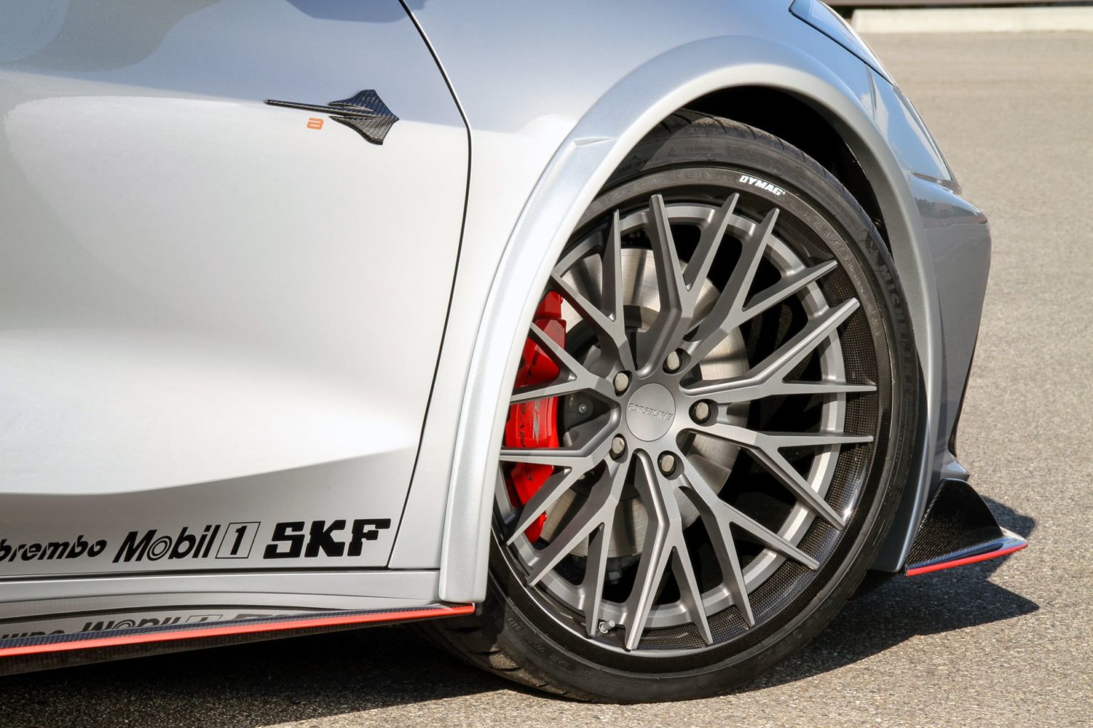 Chevrolet Corvette C8 Stingray Silver Forgeline Carbon+Forged CF203 ...