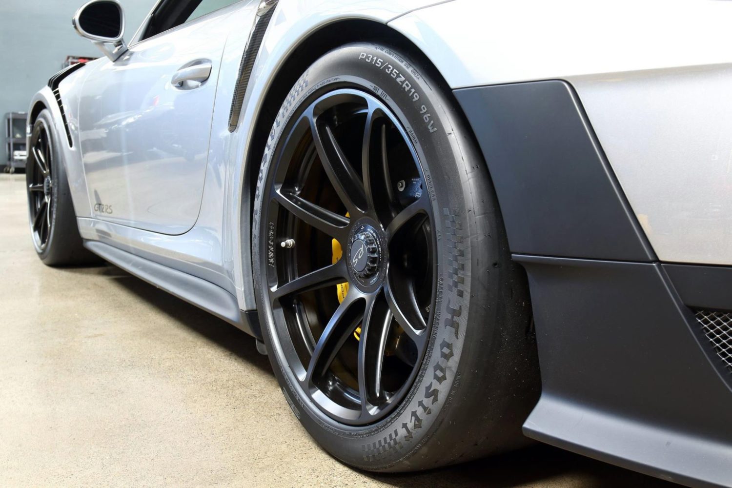 Porsche 911 GT2 RS 991 Silver Forgeline GE1R | Wheel Front