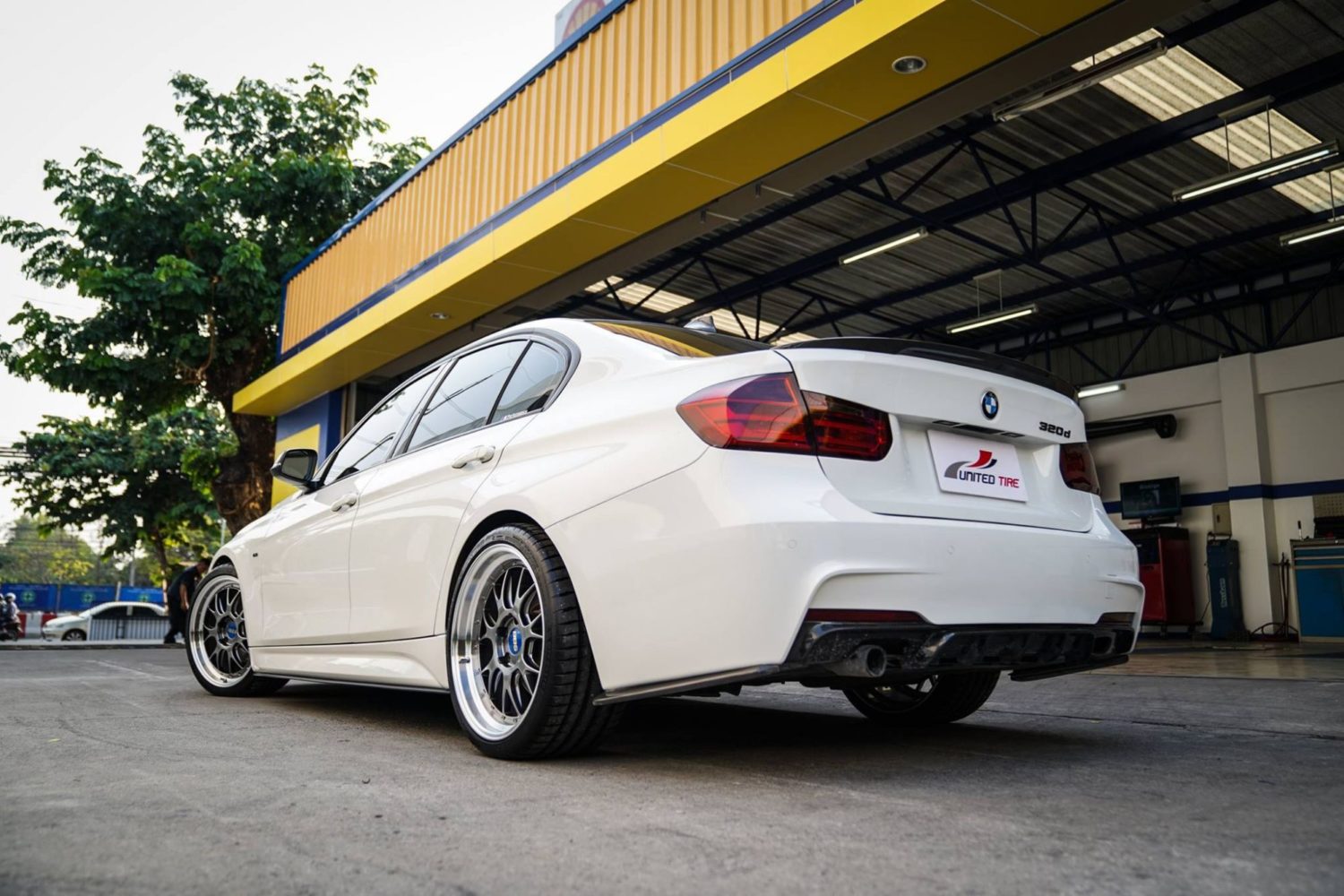 BMW 3 series 320d F30 White BBS LM-R | Wheel Front