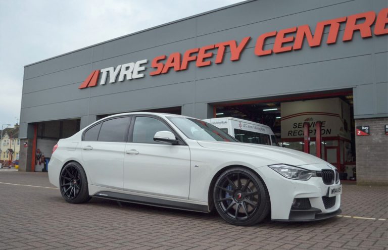 BMW 3 series F30 White Japan Racing JR11 | Wheel Front