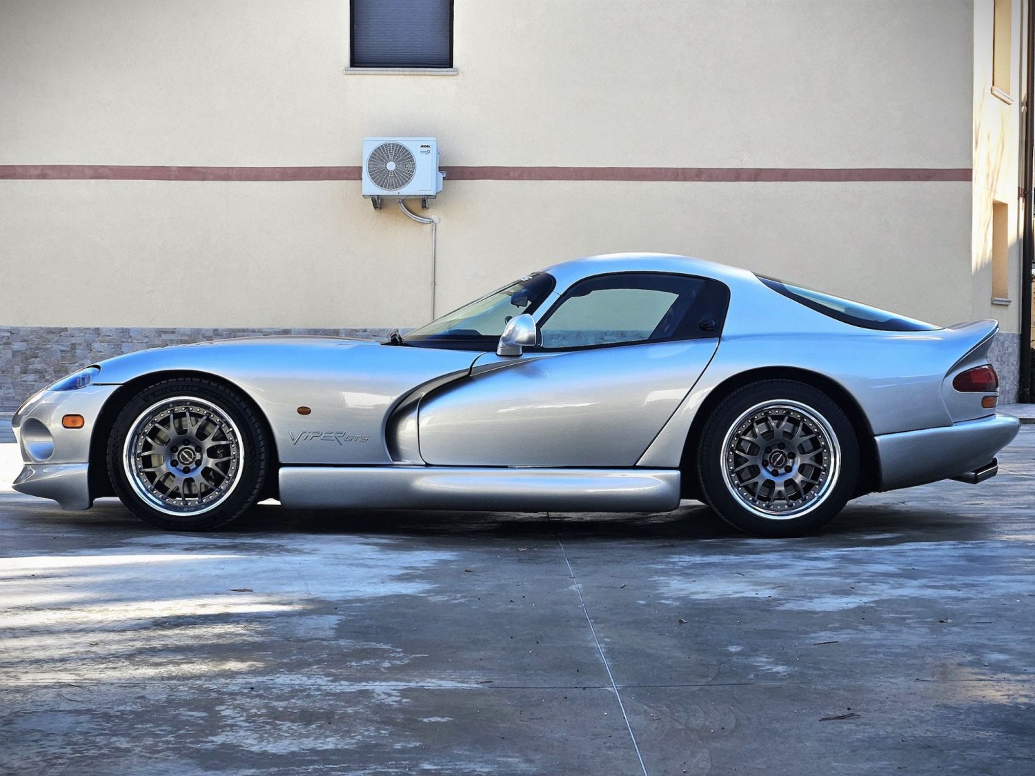 Dodge Viper Silver With Forgeline WC3 Wheel