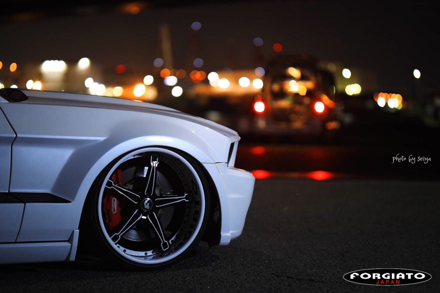 Ford Mustang White Forgiato MARTELLATO-B | Wheel Front