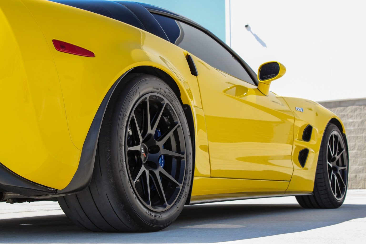Chevrolet Corvette C6 Yellow Forgeline GS1 | Wheel Front