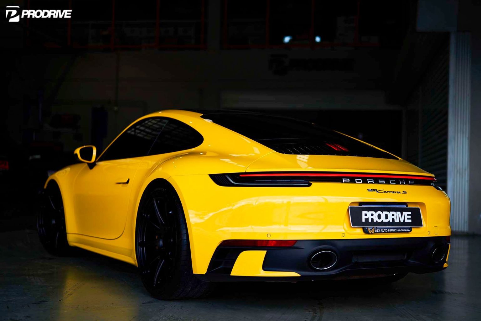 Porsche 911 Carrera S 992 Yellow BC Forged RZ39 | Wheel Front