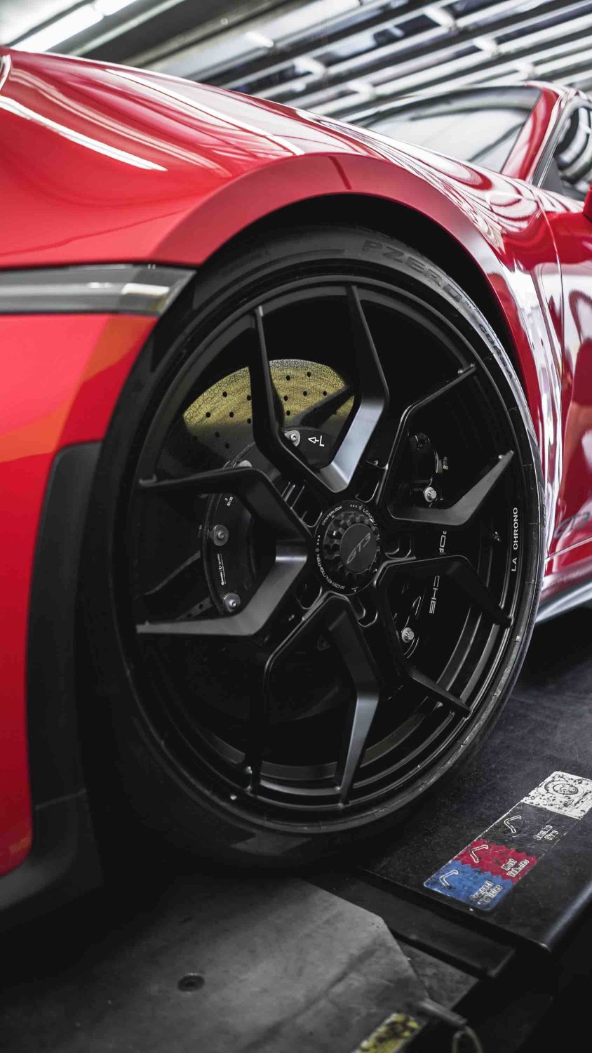 Porsche 911 GT3 992 Red Vision Forged VF003 | Wheel Front