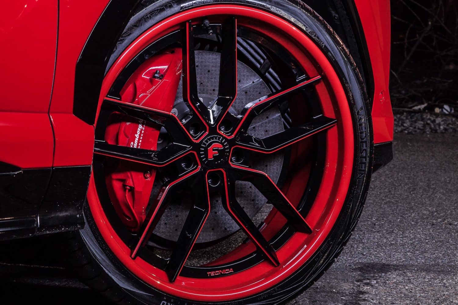 Lamborghini Urus Red Forgiato TEC 3.9 | Wheel Front