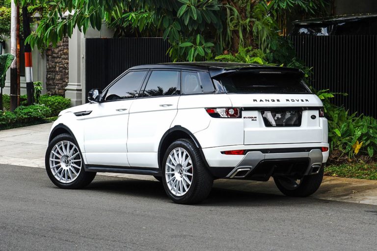 Range Rover Evoque White OZ Superturismo Dakar | Wheel Front