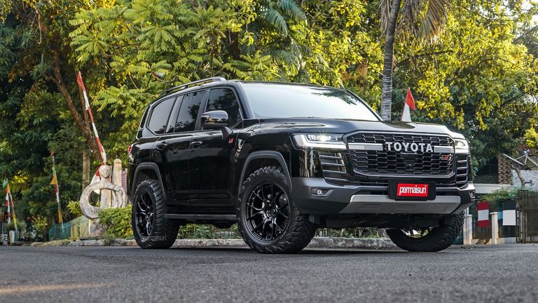 Toyota LandCruiser 300 Series Black Rays Gram Lights AZURE 57ANA ...
