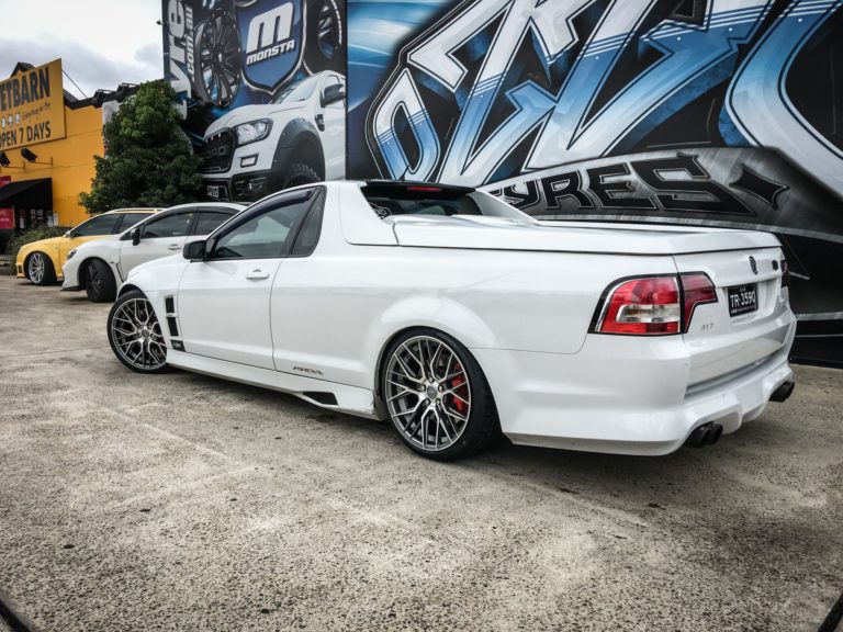 HSV Commodore VE Maloo White Hussla Lit | Wheel Front