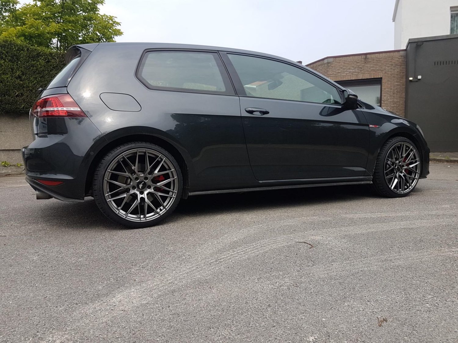 Volkswagen Golf GTI 7 Grey Japan Racing JR28 | Wheel Front