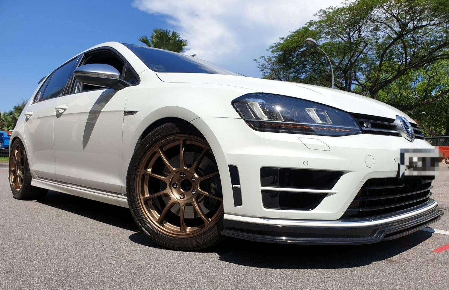 Volkswagen Golf R 7 White Rays Volk ZE40 | Wheel Front