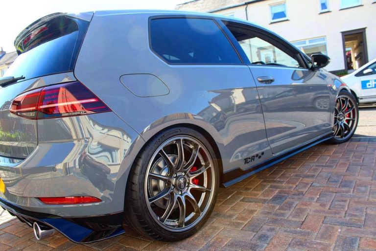 Volkswagen Golf GTI 7 TCR Grey OZ HyperGT HLT | Wheel Front