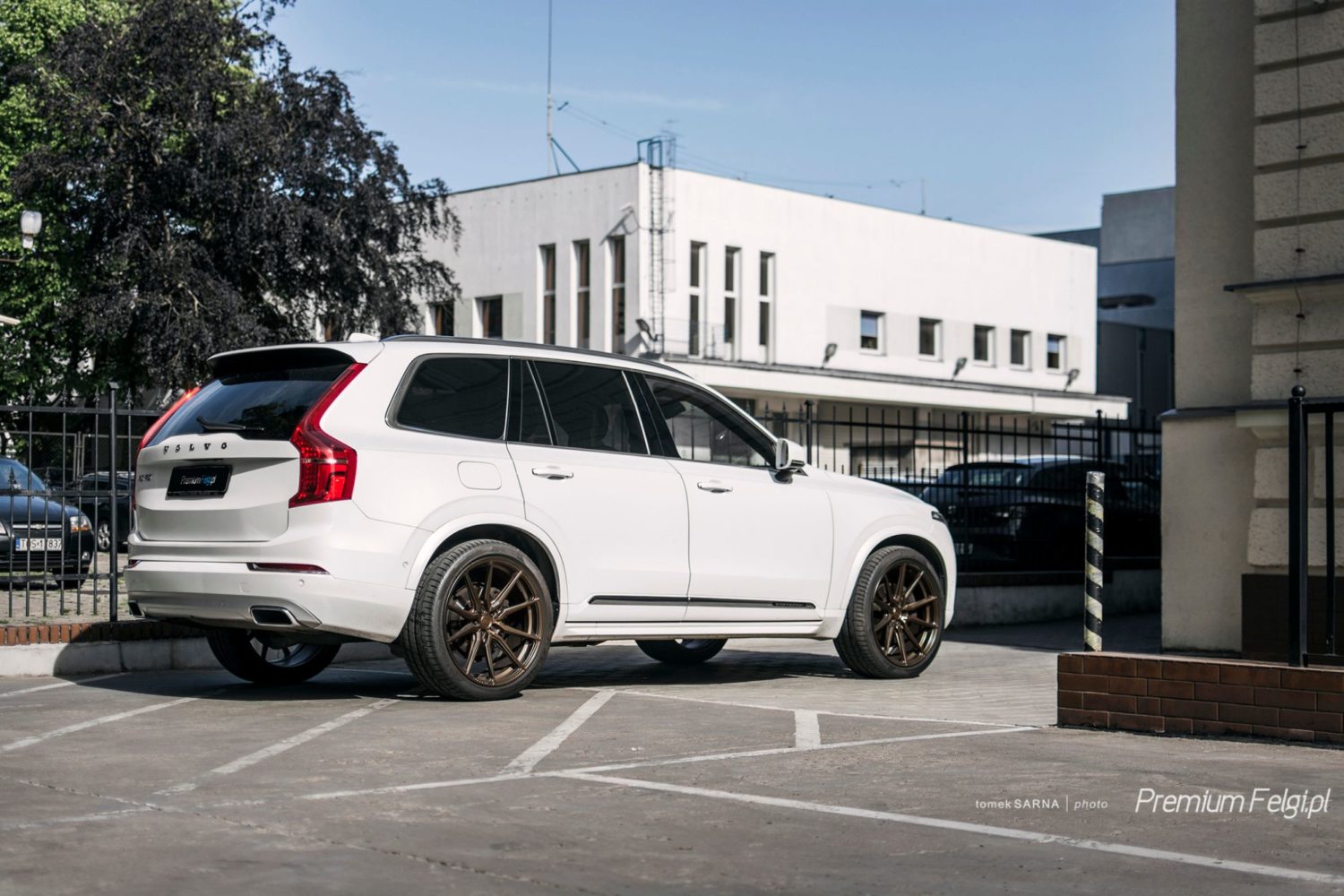 Volvo XC90 SPA White with Bronze Vossen HF-3 Aftermarket Wheels | Wheel ...