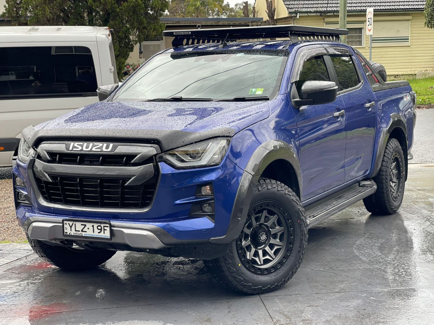Isuzu D-MAX Blue Black Rock Off-Road Cage | Wheel Front