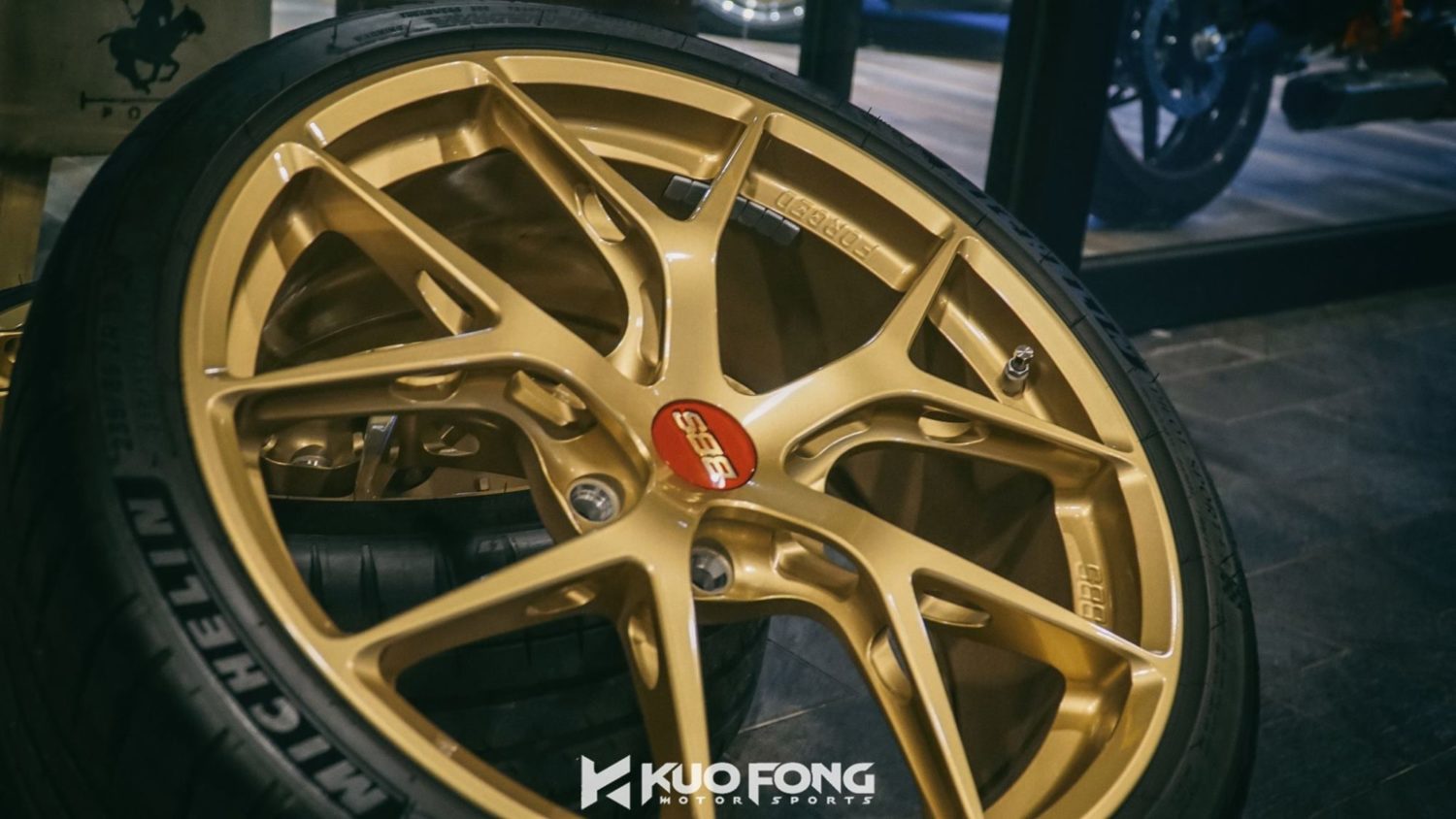 Mercedes-Benz A45 AMG W176 White BBS FI-R | Wheel Front
